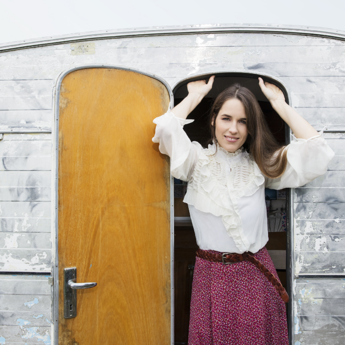 Ana Stilwell - Família e álbum numa Autocaravana by Toca das Artes ...