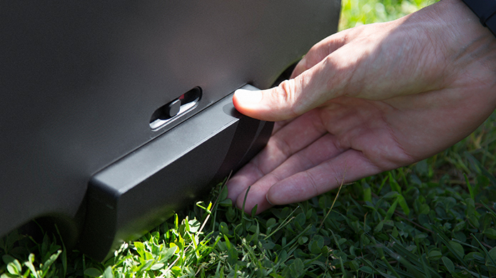 Ovis: 1st AI-Powered Suitcase Following by Side by ForwardX Robotics ...