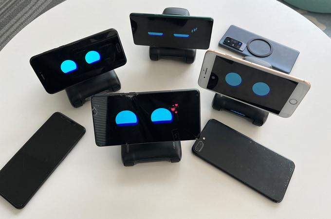 LOOI: Turn Your Smartphone into a Desktop Robot! by Tangible Future ...